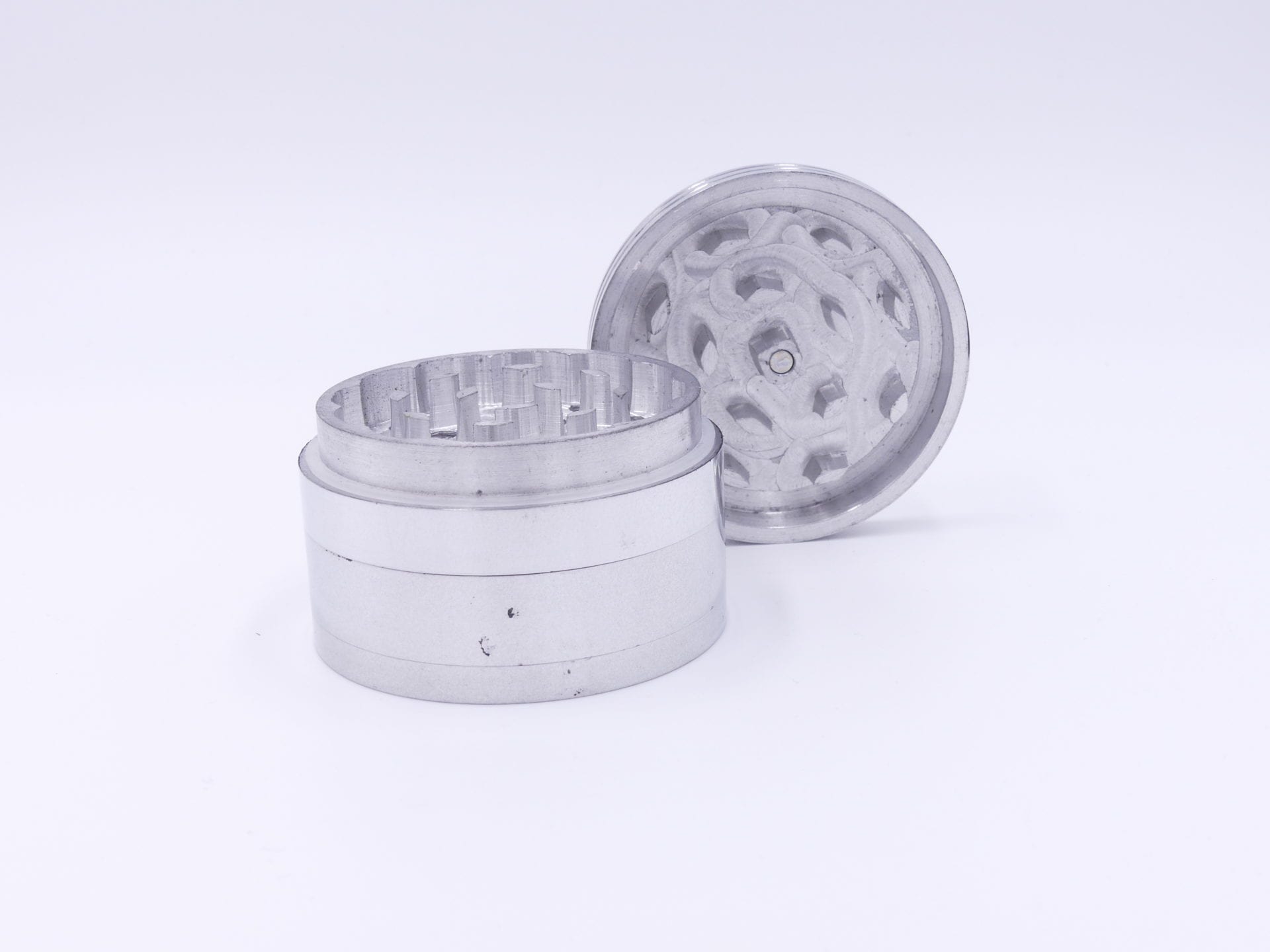 Essential Aluminum Grinder ⋆ Daydreams Smoke Shop